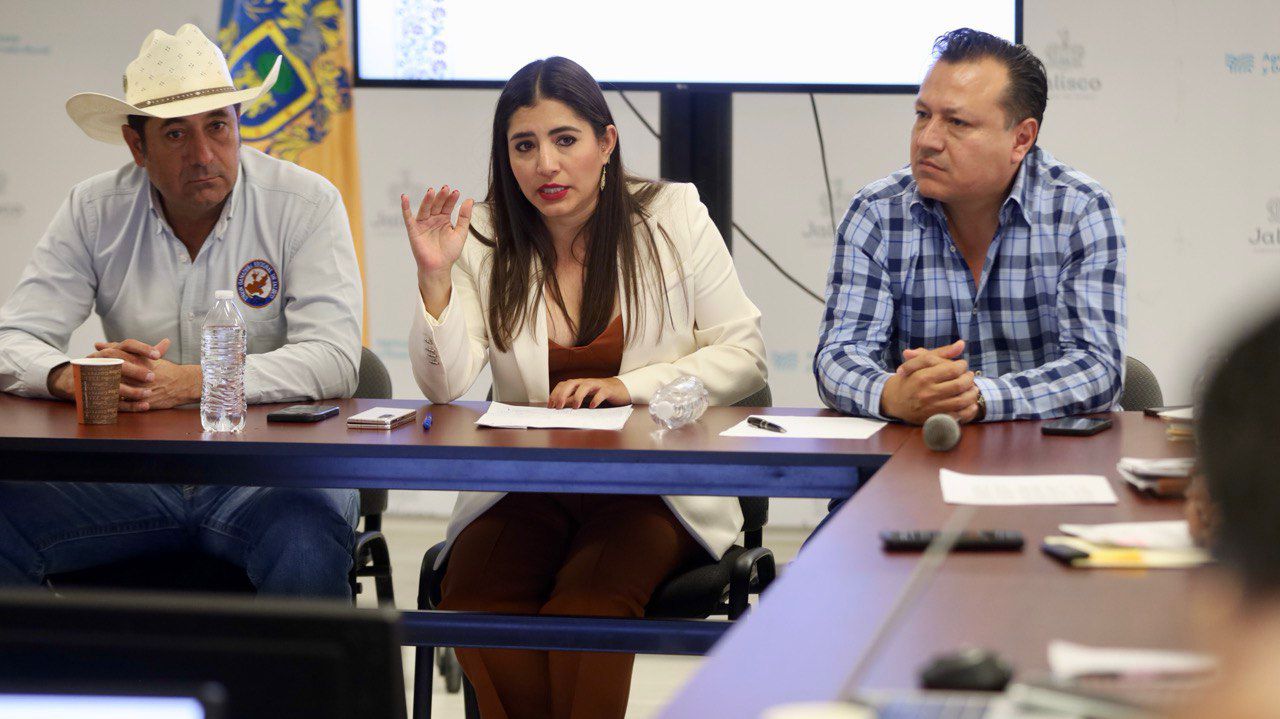 Instalan Mesa De Trabajo Para Prevenir Entrada De Gusano Barrenador